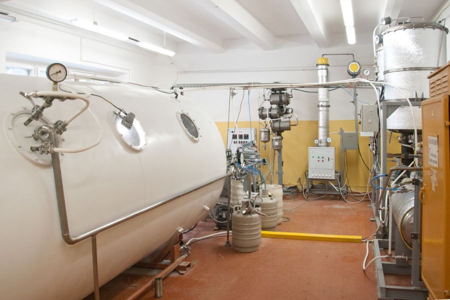 Установка очистки, обезжиривания и испытаний на прочность и ...